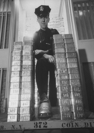 Gold Bars Federal Reserve Bank Guard Editorial Stock Photo - Stock ...