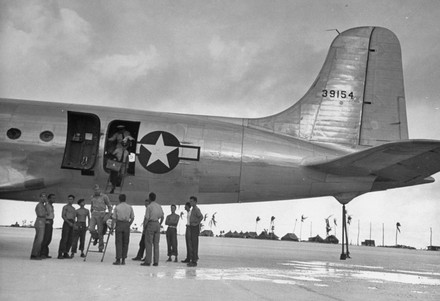 21 Douglas c 54 skymaster Stock Pictures, Editorial Images and Stock ...