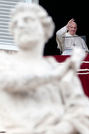 Pope Francis Delivers Sunday Angelus Prayer Editorial Stock Photo ...