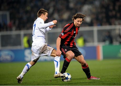 Ac Milans Zlatan Ibrahimovic Fights Ball Editorial Stock Photo - Stock ...