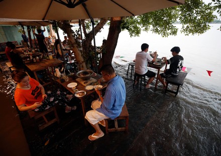 Customers Enjoy Dining Amid Overflow Flooding Editorial Stock Photo ...
