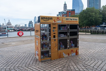 6 Amazon toys vending machine Stock Pictures, Editorial Images and ...