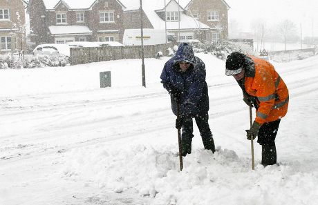 Heavy snowfall in Muirhead, North Lanarkshire, Scotland - 28 Nov 2010 ...