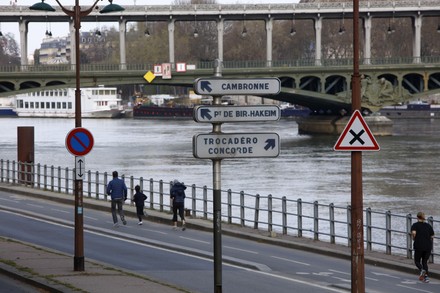 Joggers Run Seine River Paris France Editorial Stock Photo - Stock ...