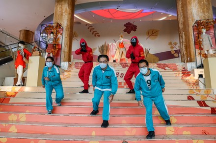 Mall Security Guards Employees Dressed Netflix Editorial Stock Photo ...