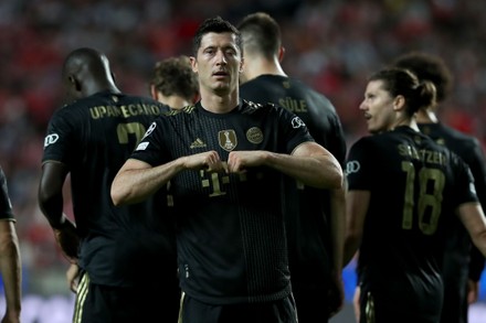 Robert Lewandowski Front Bayern Munich Celebrates Editorial Stock Photo ...