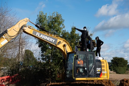Stop HS2 protest, Chalfont St Peter, UK - 22 Oct 2021 Stock Pictures ...