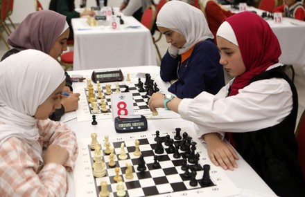 __COUNT__ imágenes de Palestinian girls play chess during Palestinian ...