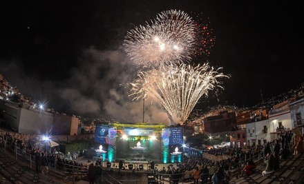 750 Fireworks displays Stock Pictures, Editorial Images and Stock ...