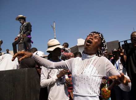 Woman Goes Into Trance During Voodoo 新闻传媒库存照片 - 库存图片 | Shutterstock