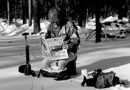 45 Soldier reading newspaper Stock Pictures, Editorial Images and Stock ...