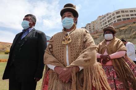 __COUNT__ Bolivian couples are married during a large collective ...