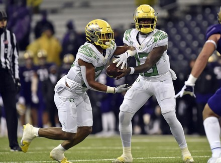 Oregon Qb Anthony Brown Hands Off Editorial Stock Photo - Stock Image ...