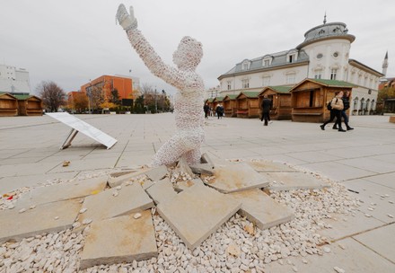 Art Installation Created By Kosovar Sculptor - Foto de stock de ...