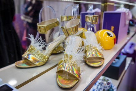 250,000 Shoes london britain Stock Pictures, Editorial Images and Stock ...
