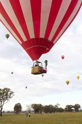 Picture Shows Stephen Tompkinson Balloon Pilot Editorial Stock Photo ...