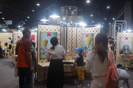 Speakers Doing Science Experiments Children See Editorial Stock Photo ...