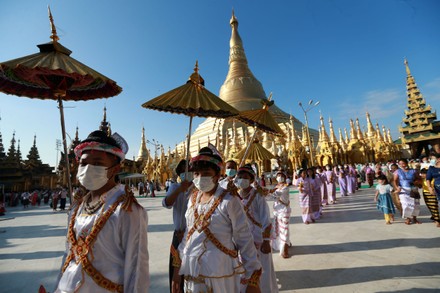 People Attend Ceremony During Traditional Tazaungdaing Editorial Stock ...