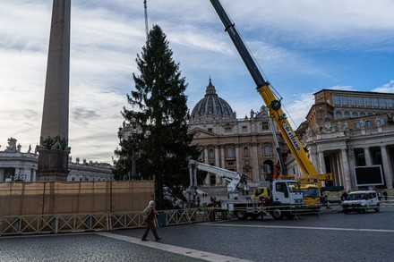 Workmen On Cherry Pickers Install 28meterhigh Editorial Stock Photo ...