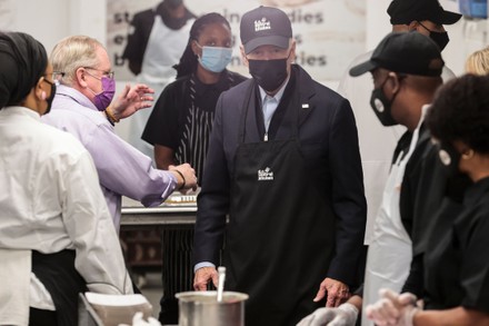 imágenes de President Joe Biden participate in a service project at DC ...