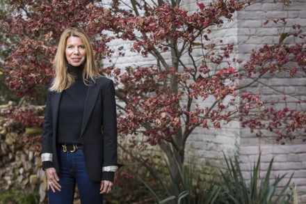 Alexandra Psalmonlelubre Directrice Du Partenariat De Editorial Stock ...