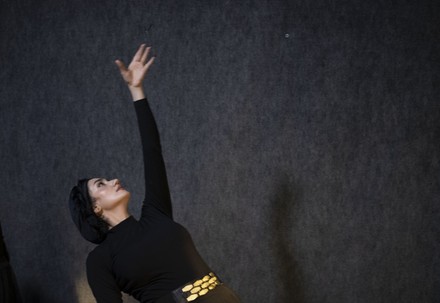 Iranian Female Performer Practices Performance Class Editorial Stock ...