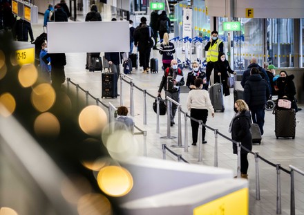 People Schiphol Airport Wear Face Masks Editorial Stock Photo - Stock ...
