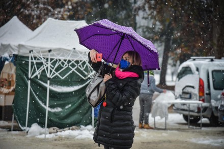 Snow fall in Milan, Italy - 08 Dec 2021 Stock Pictures, Editorial ...