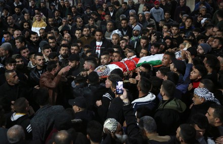 __COUNT__ Palestinians carry the body of a Jamil Abu Ayyash , 31, who ...