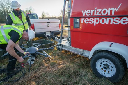 Verizon Response Team Sets Wifi Mobile Editorial Stock Photo - Stock ...