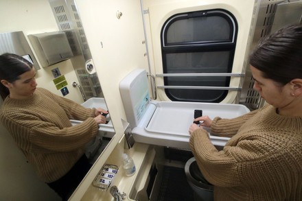 250 Changing train Stock Pictures, Editorial Images and Stock Photos ...