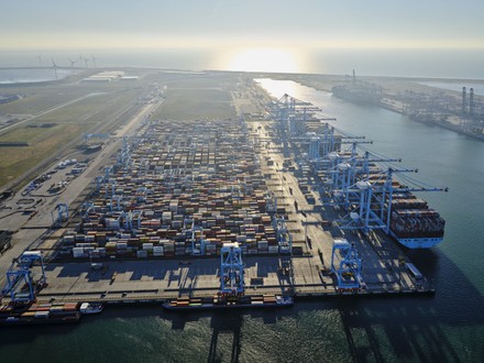 250 Sea land containers Stock Pictures, Editorial Images and Stock ...