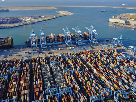 250 Sea land containers Stock Pictures, Editorial Images and Stock ...