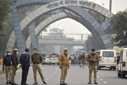 Farmers Protest outside residence Of Noida Authority CEO Ritu ...
