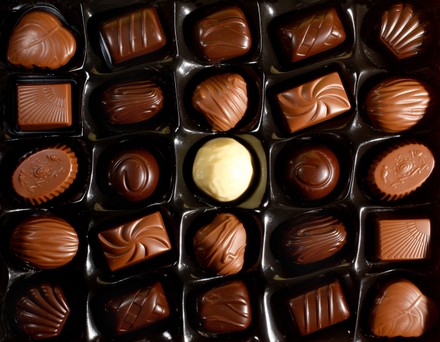 4 Aladdin chocolate box Stock Pictures, Editorial Images and Stock ...