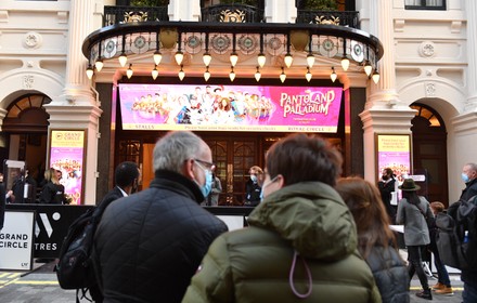 Theatregoers, West End, London, UK - 15 Dec 2020 Stock Pictures ...