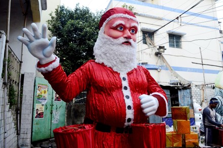 Santa Claus In Kolkata, India - 20 Dec 2021 Stock Pictures, Editorial ...