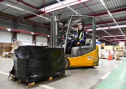 Flying Forklifts Fedex Express Sorting Center Editorial Stock Photo ...