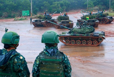 Taiwanese Soldiers Stand Guard Cm11 Tanks Editorial Stock Photo - Stock ...
