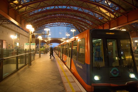 Empty Streets, London, United Kingdon - 23 Dec 2021 Stock Pictures ...