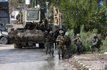 __COUNT__ imágenes de Israeli soldiers close the main entrance to the ...