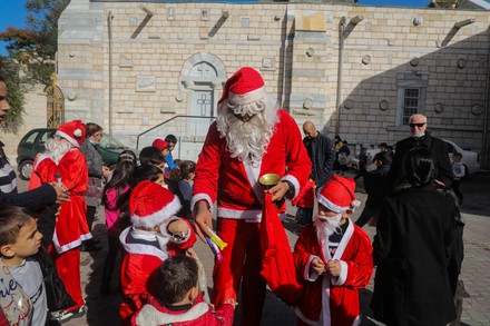 imágenes de Santa Clause in Gaza, Palestine - 24 Dec 2021 - Imágenes de ...