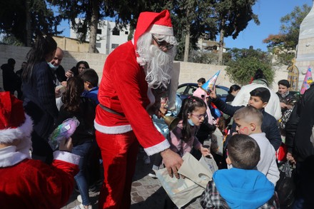imágenes de Santa Clause in Gaza, Palestine - 24 Dec 2021 - Imágenes de ...