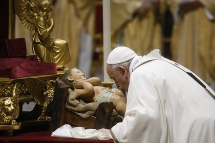 Pope Francis Kisses Figurine Baby Jesus Editorial Stock Photo - Stock ...