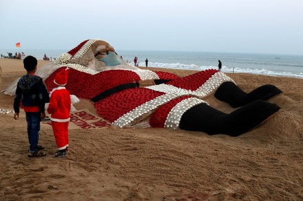 1,000 Sand santa Stock Pictures, Editorial Images and Stock Photos ...