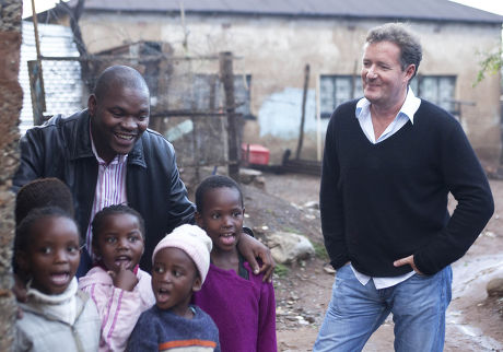 Piers Morgan Siphwao Ntshebe Kliptown Soweto Editorial Stock Photo ...