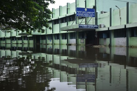 Government Peripheral Hospital Surrounded By Floodwaters Editorial ...