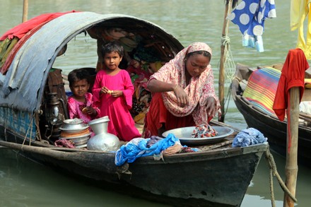 Gypsy Family Float Their Boat House Editorial Stock Photo - Stock Image ...
