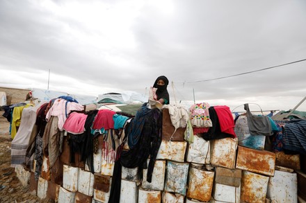 Displaced Yemeni Woman Hangs Clothes Sunlight Editorial Stock Photo ...
