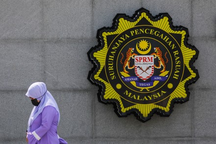 MALAYSIAN ANTI-CORRUPTION COMMISSION MACC CHIEF COMMISSIONER Editorial ...